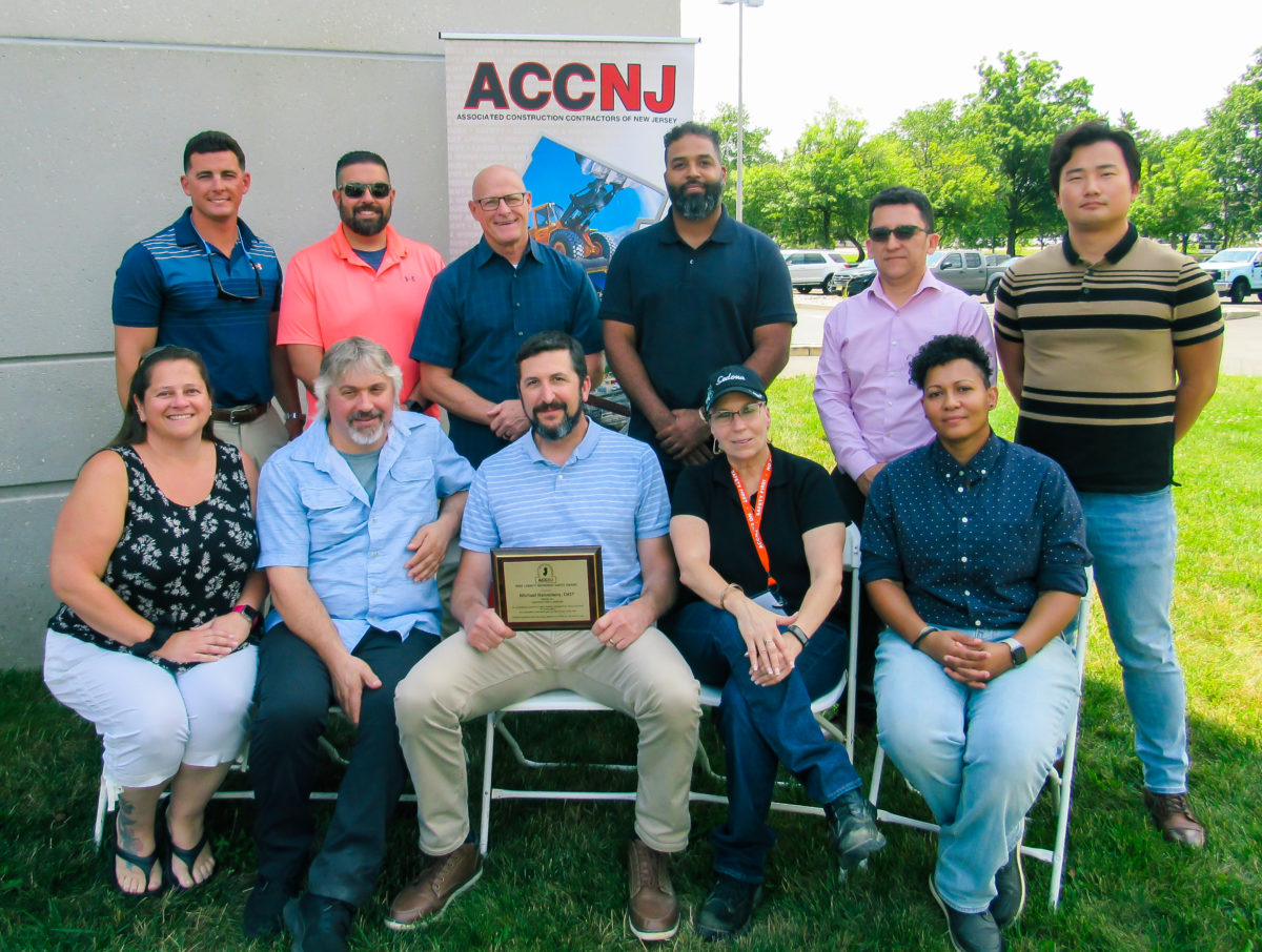Mike Hennebery Receives ACCNJ Safety Award - News | Torcon